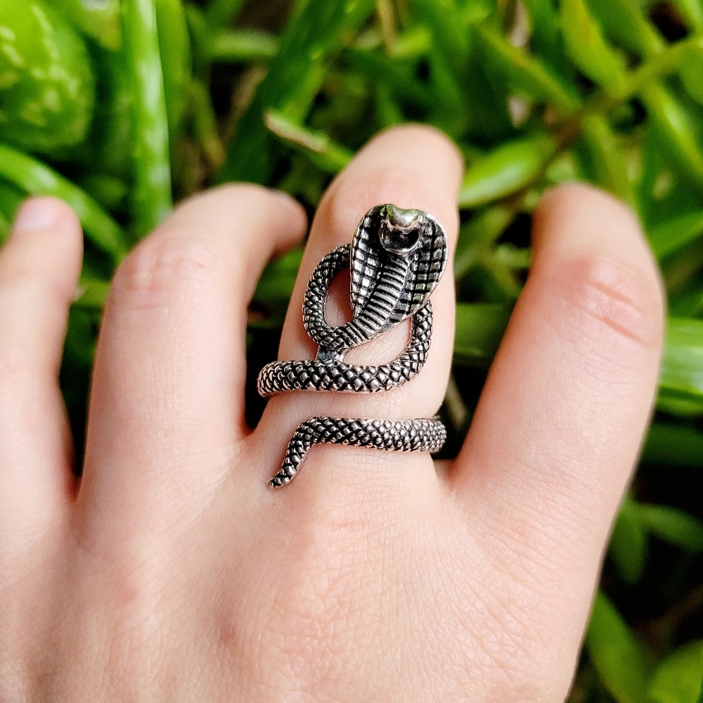 New Classic Silver Cobra Snake Ring - Gem